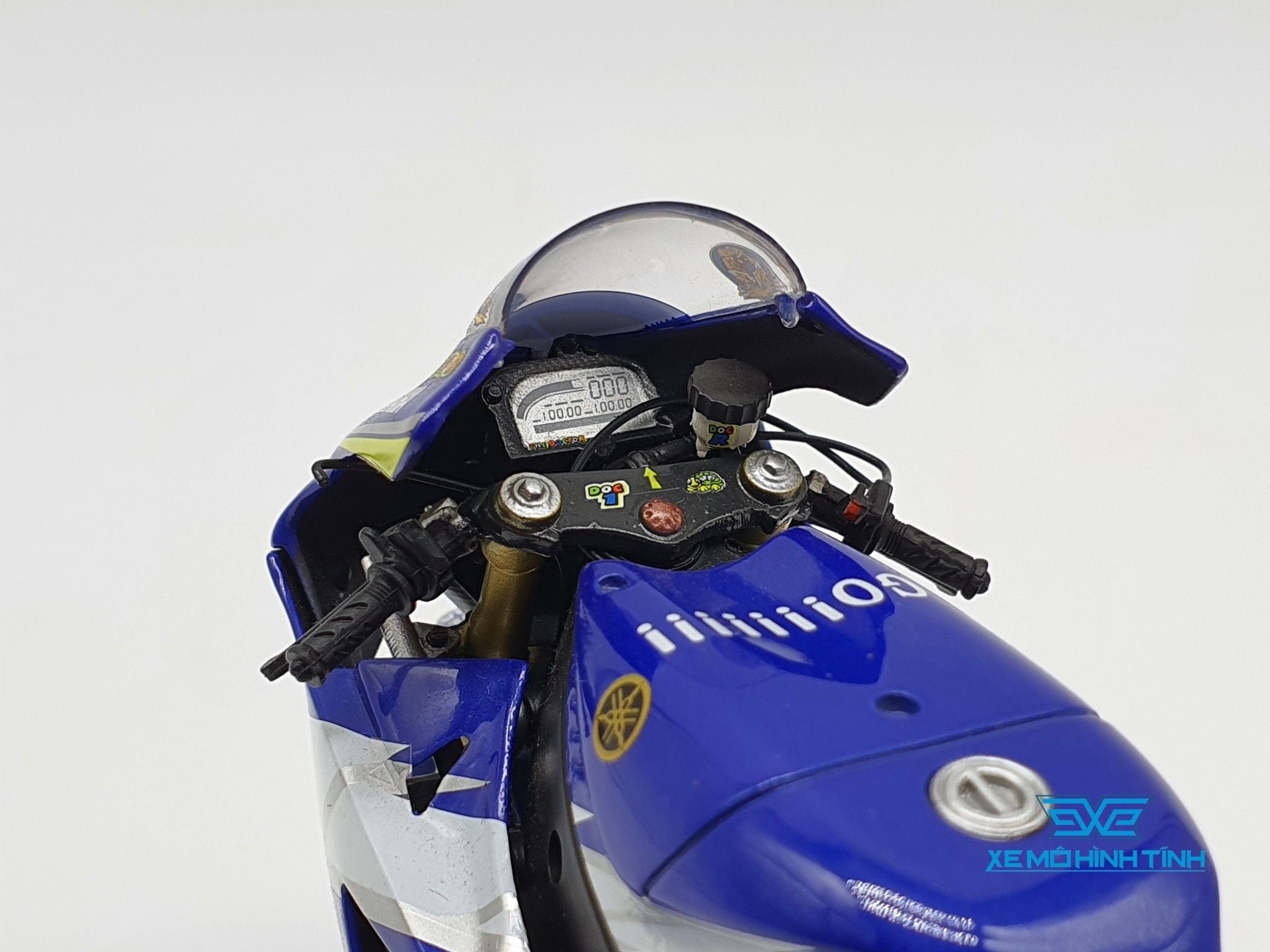 XE MÔ HÌNH YAMAHA YZR R1 VALENTINO ROSSI MOTOGP DONINGTON 2005 + FIGUE ...