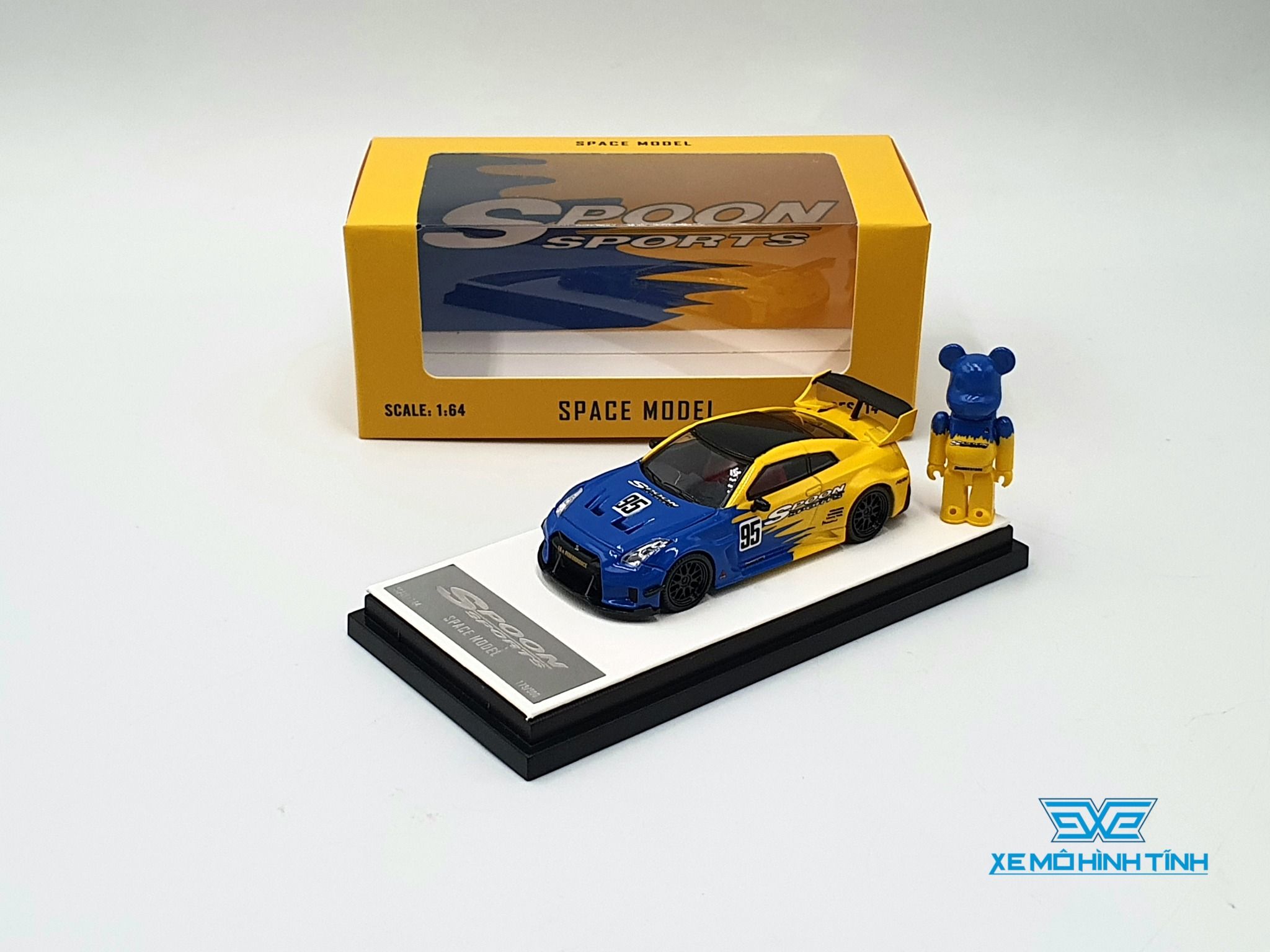 Xe Mô Hình Nissan GTR R35 Spoon Livery #95 + BearBrick 1:64 Space Mode ...