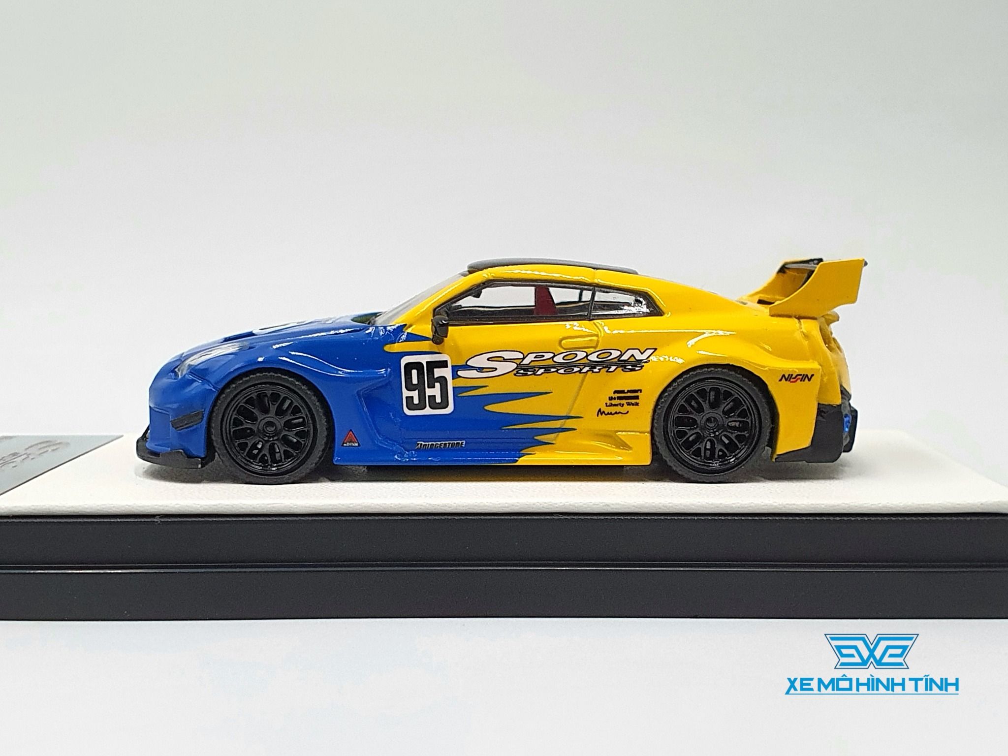 Xe Mô Hình Nissan GTR R35 Spoon Livery #95 + BearBrick 1:64 Space Mode ...