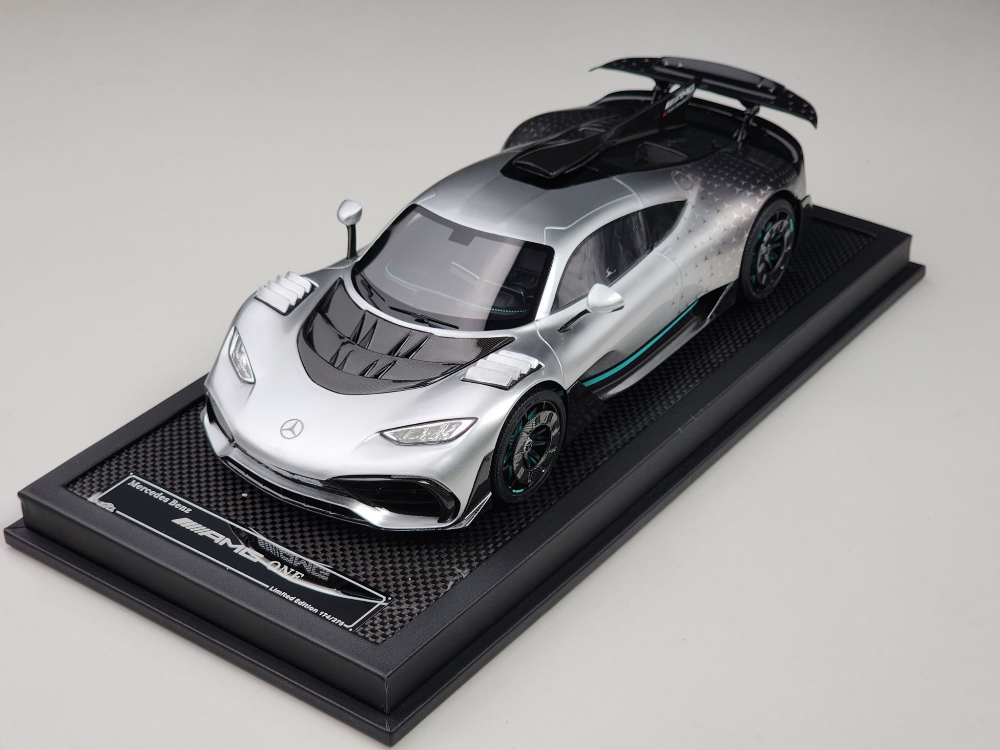 Xe mô hình Mercedes-Benz AMG One 1:18 VIP Scale Model (Bạc Ngôi Sao ...