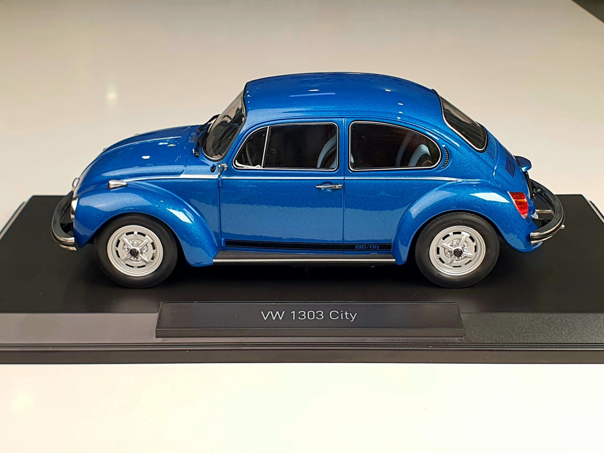 Xe mô hình VW 1303 City 1973 1:18 Norev (Blue) – Shop Xe Mô Hình Tĩnh