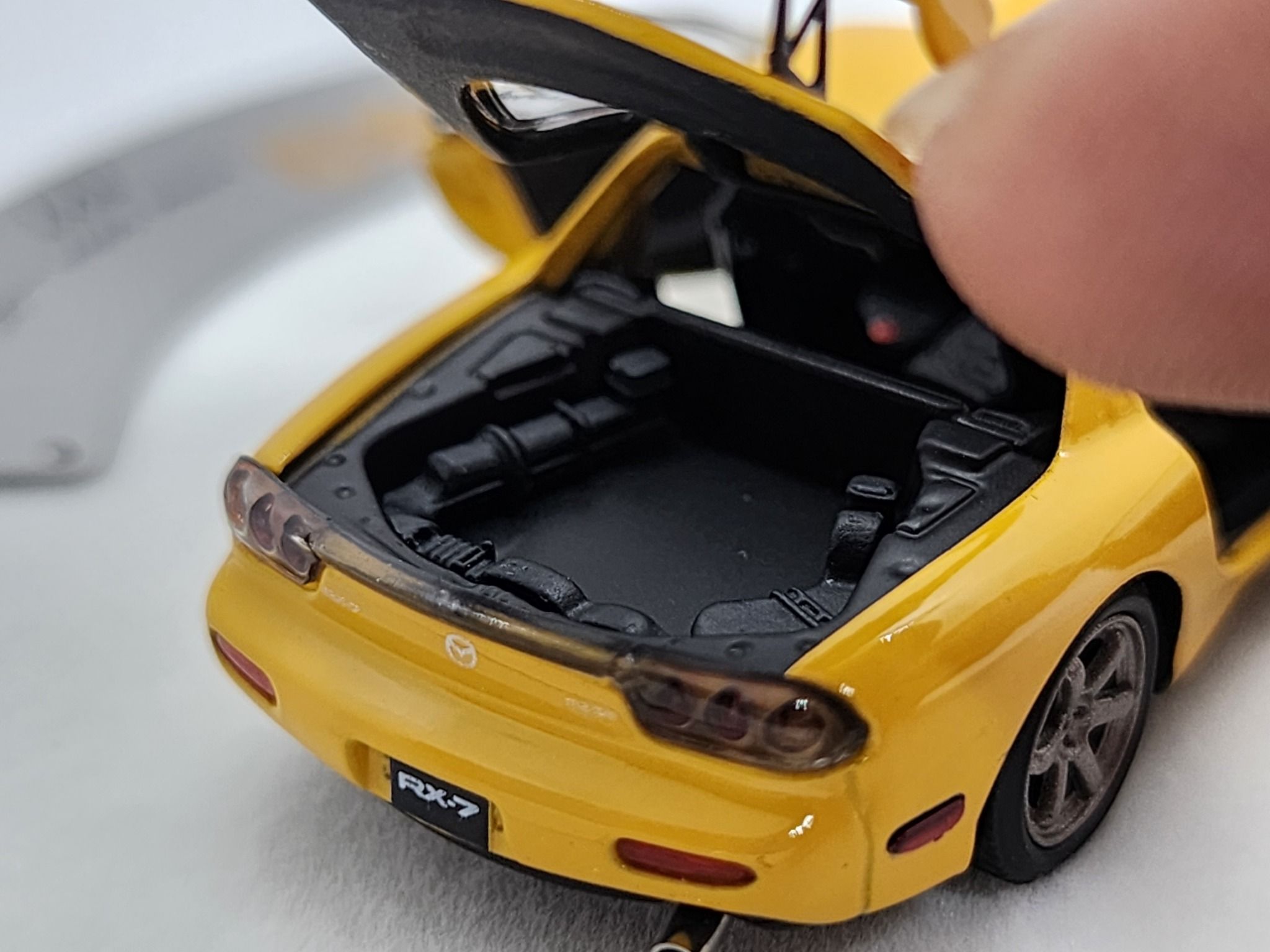 Xe Mô Hình Mazda RX7 "Đế Tròn" 1:64 PGM ( Vàng ) – Shop Xe Mô Hình Tĩnh