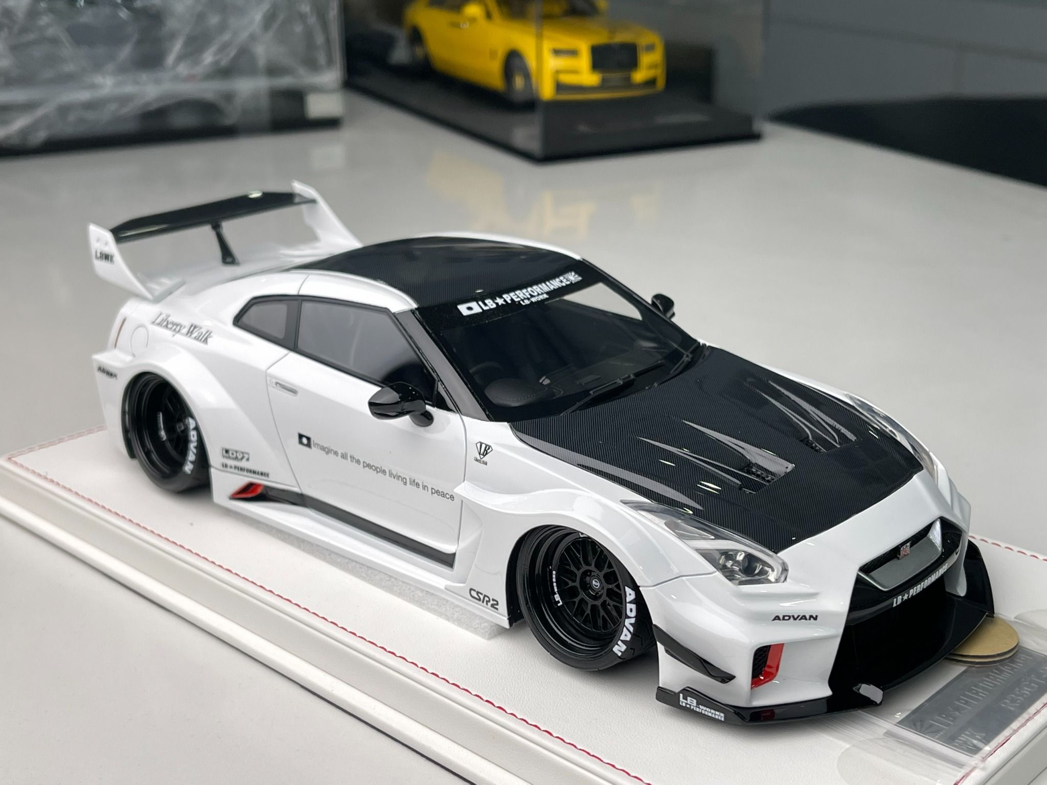 Xe Mô Hình Nissan GTR R35 Liberty Walk 1:18 LB Performance ( Trắng ...