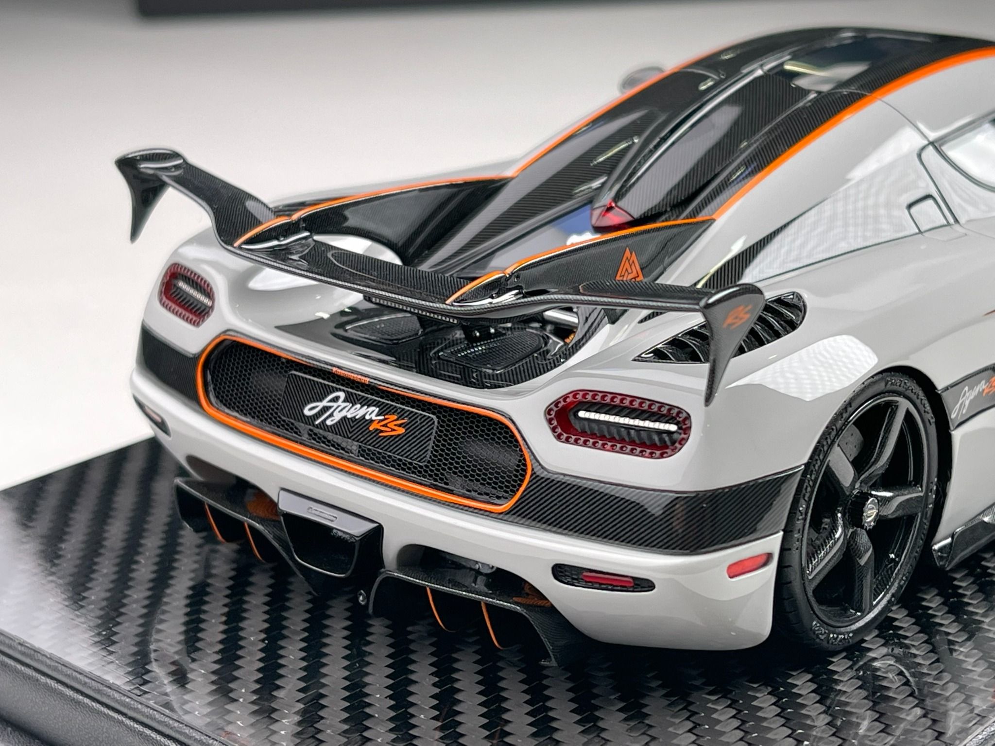 Xe mô hình Koenigsegg Agera RS 1:18 FrontiArt ( Grey ) – Shop Xe Mô ...