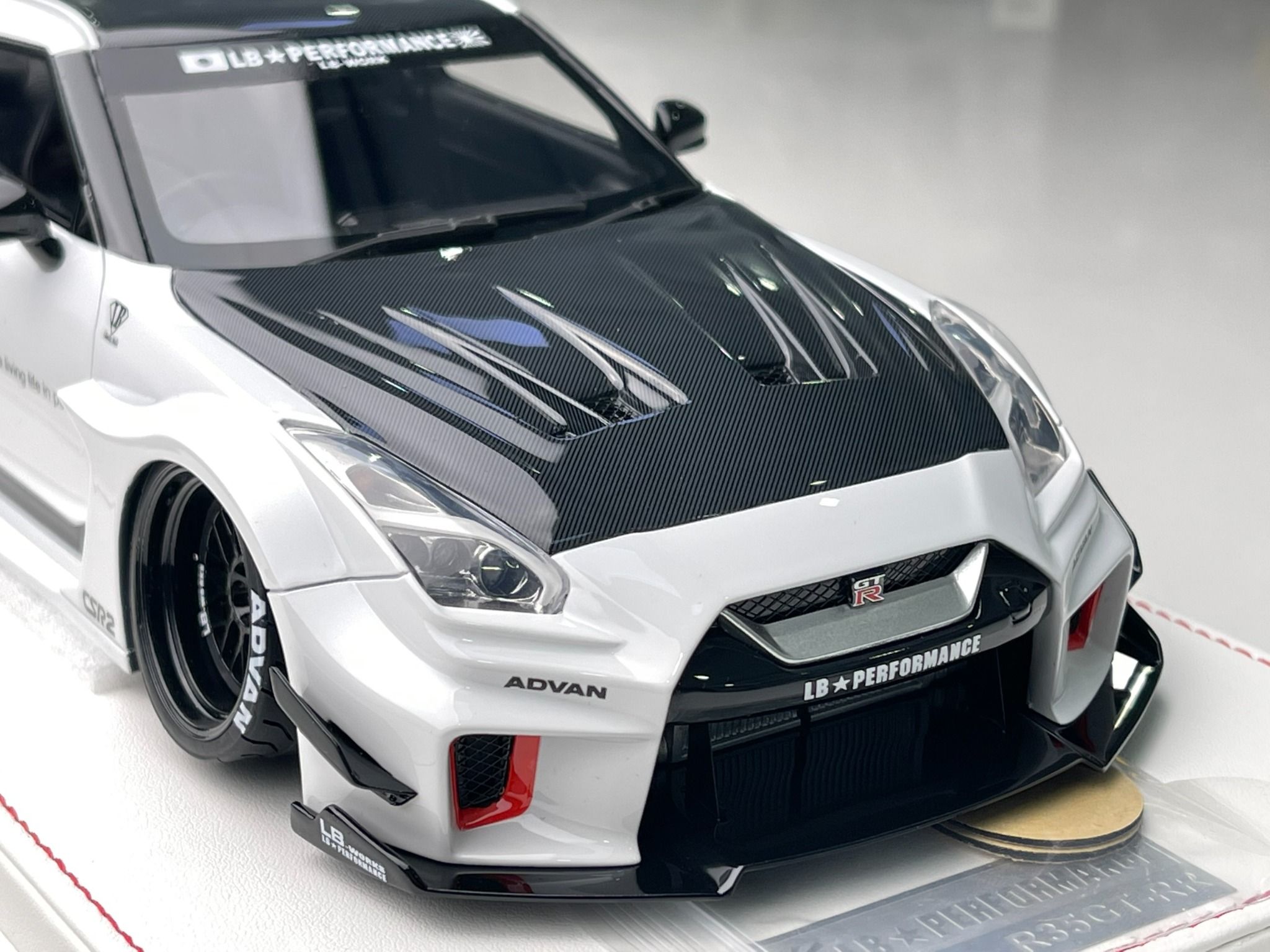 Xe Mô Hình Nissan GTR R35 Liberty Walk 1:18 LB Performance ( Trắng ...