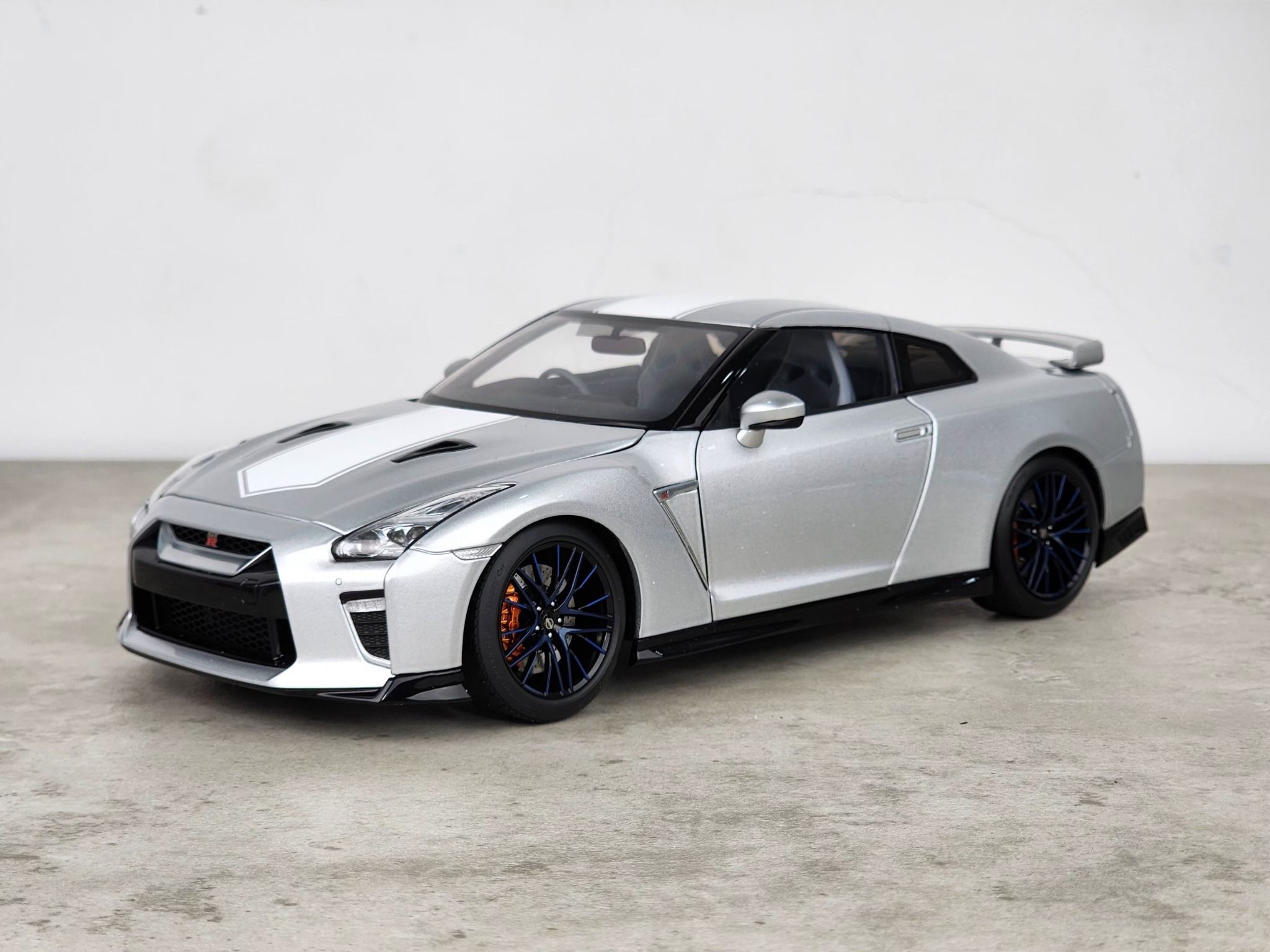 Xe Mô Hình Nissan GT-R(R35) 50th AnniVersary 1:18 MotorHelix (Ultimate – Shop Xe Mô Hình Tĩnh