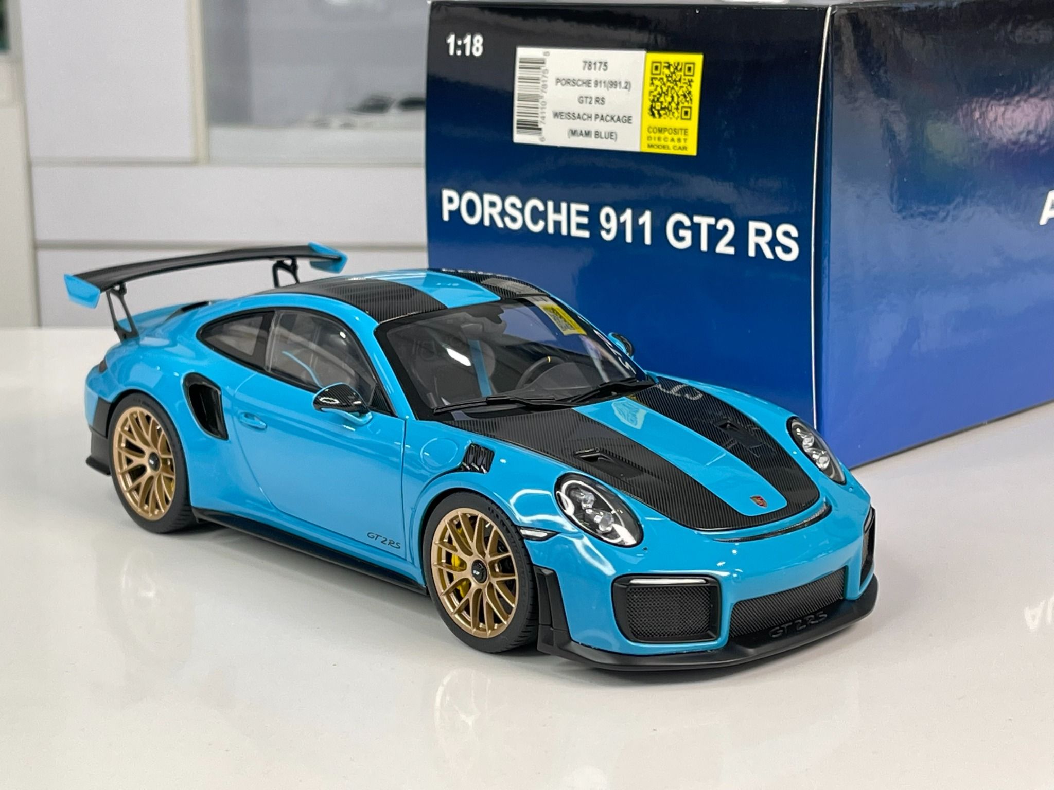 Xe Mô Hình Porsche 911 (911.2) GT2 RS Weissach Package ( Xanh Baby Blu ...