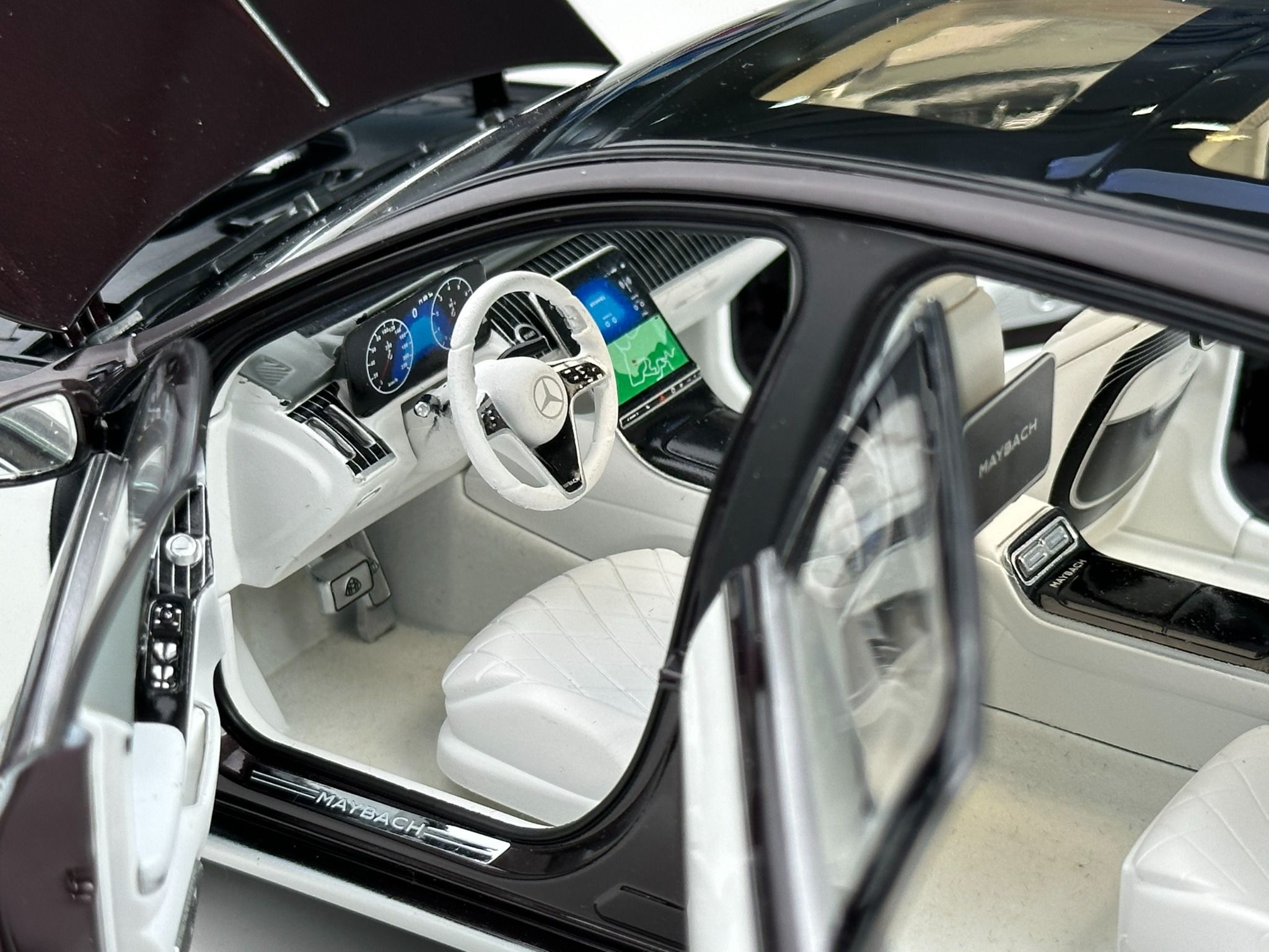Xe Mô Hình Mercedes-Maybach S-Class 2021 1:18 Norev ( Trắng Mui Đen ... Xe Mô Hình Mercedes-Maybach S-Class 2021 1:18 Norev ( Trắng Mui Đen ...