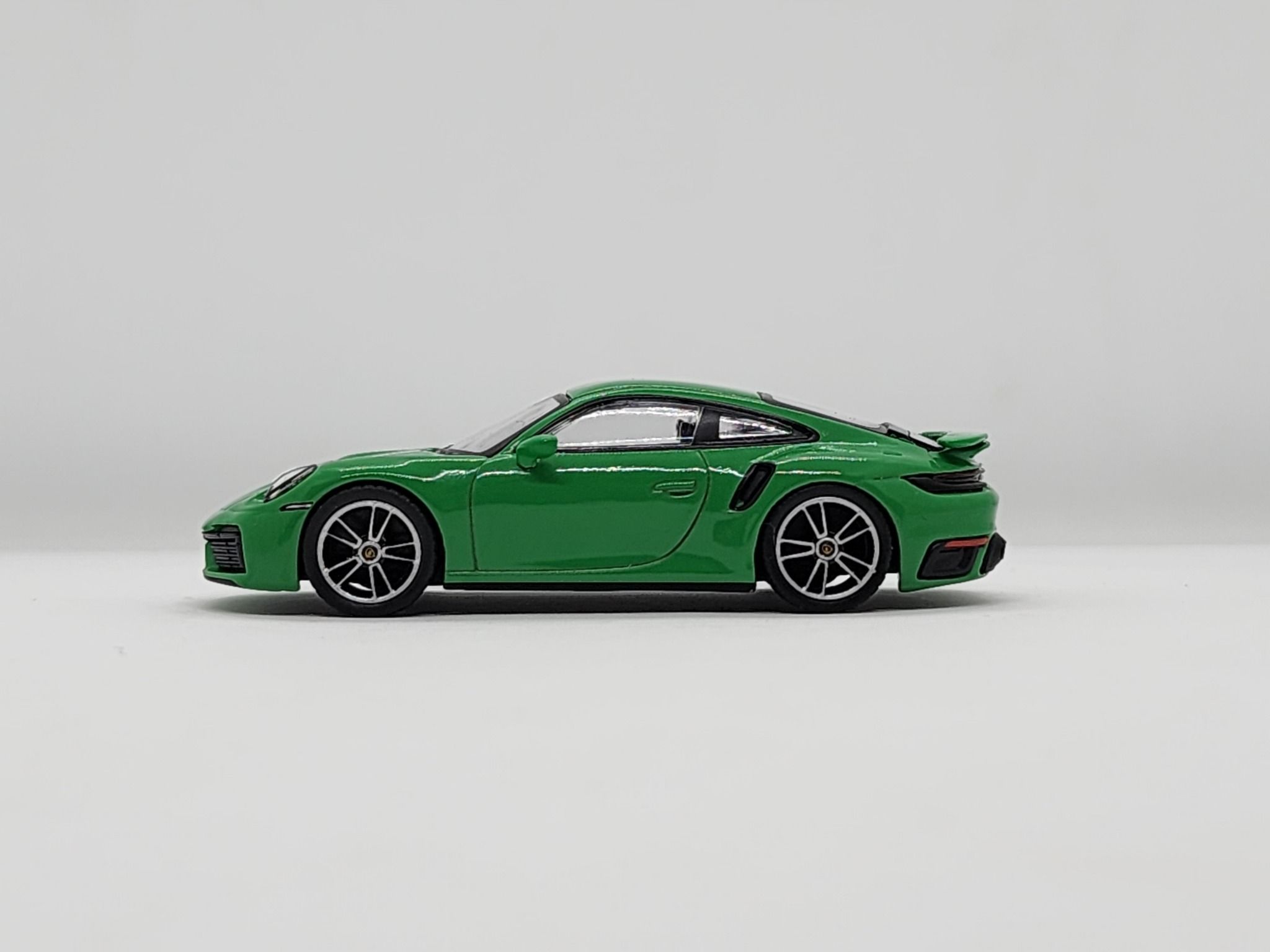 Xe Mô Hình Porsche 911 Turbo S Python Green LHD 1:64 ( Xanh Lá ) – Shop ...