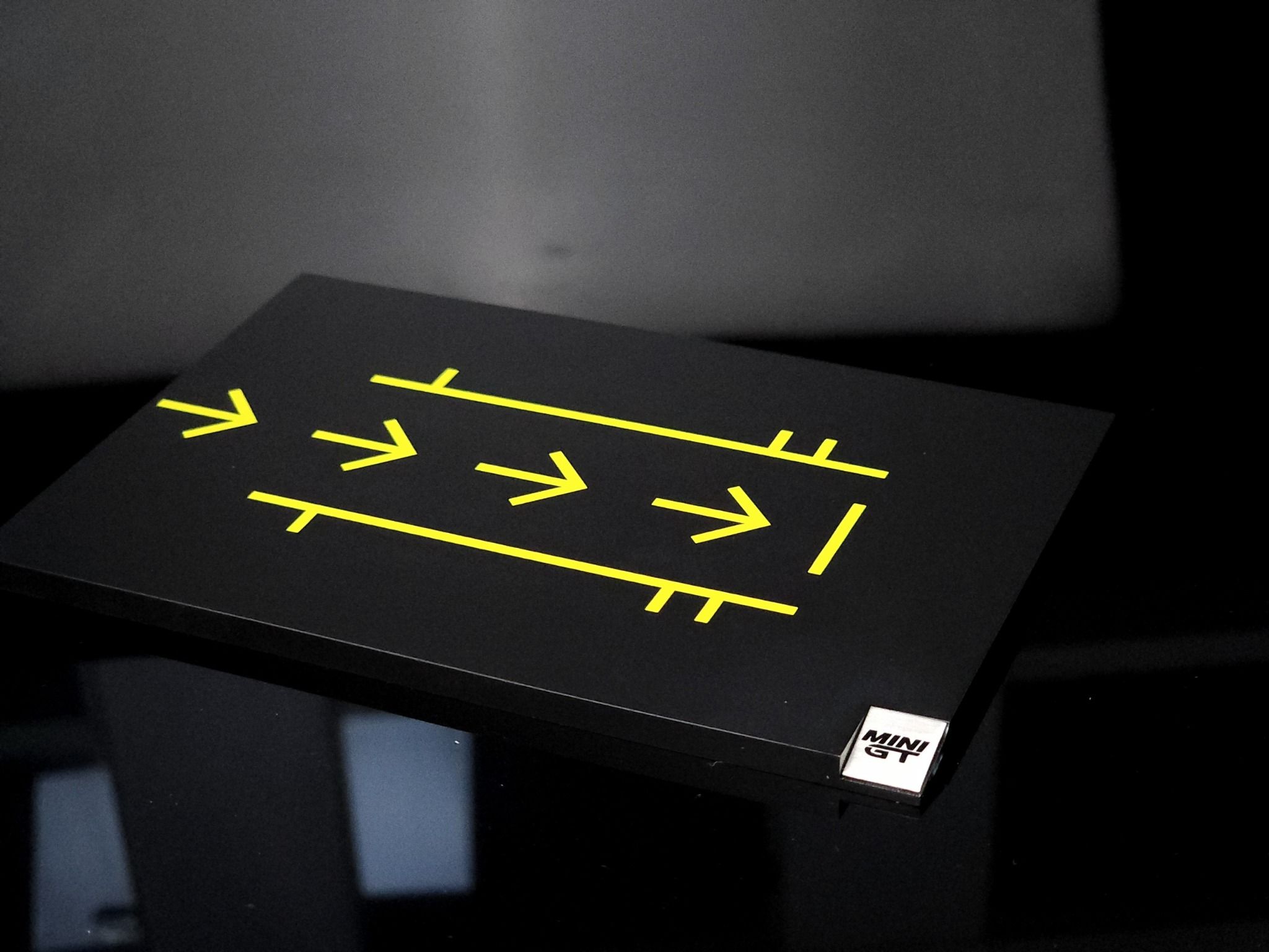 Xe Mô Hình Pitstop Base 1:64 MiniGT ( Black ) – Shop Xe Mô Hình Tĩnh