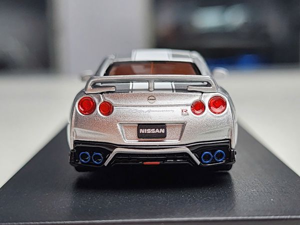 Xe Mô Hình Nissan R35 50th Anniversary 1:64 Motorhelix ( Silver ...