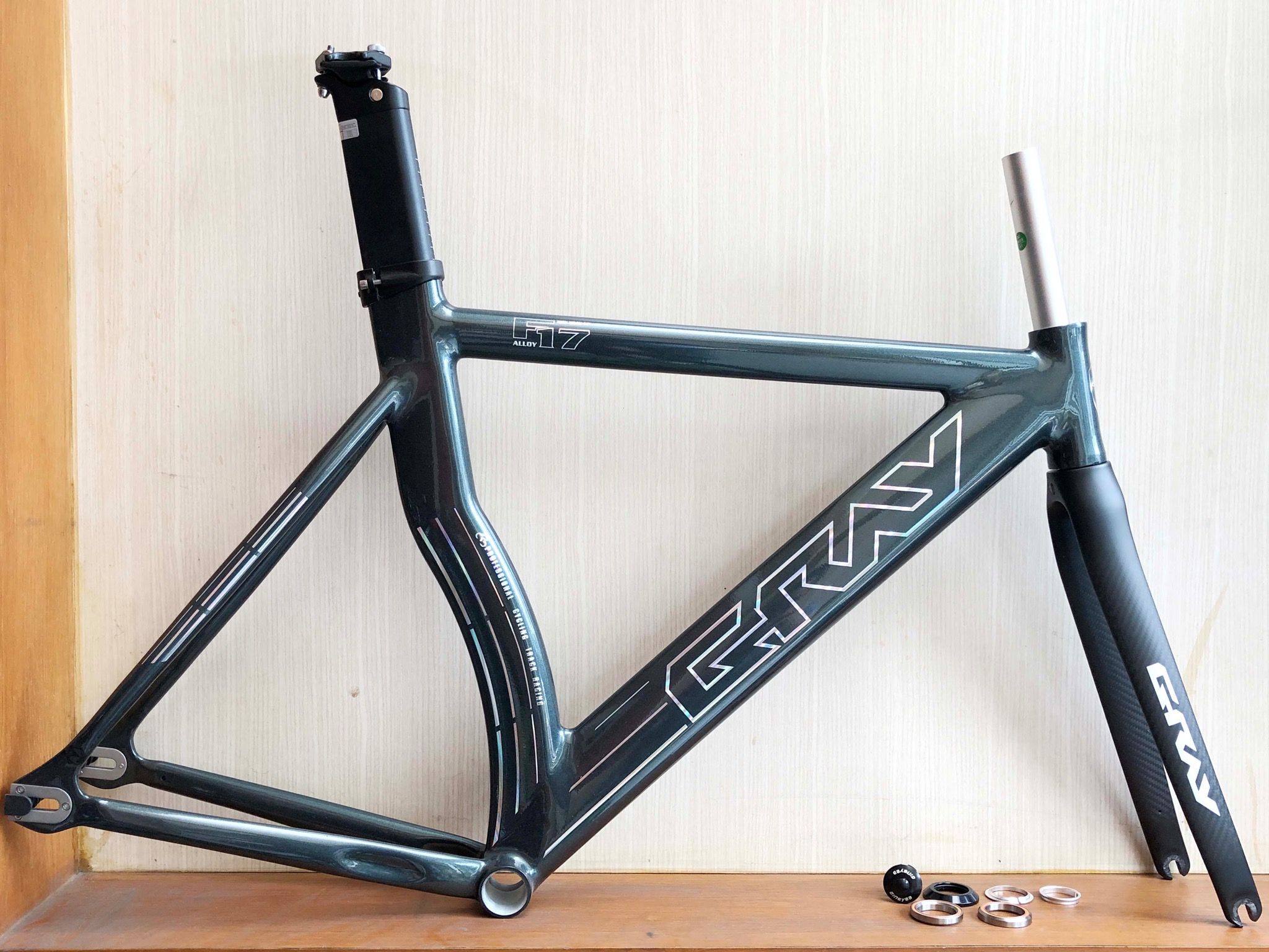 KHUNG SƯỜN XE ĐẠP FIXED GEAR 700c - GRAY F17 - NHÔM - PHUỘC CARBON – Xe ...