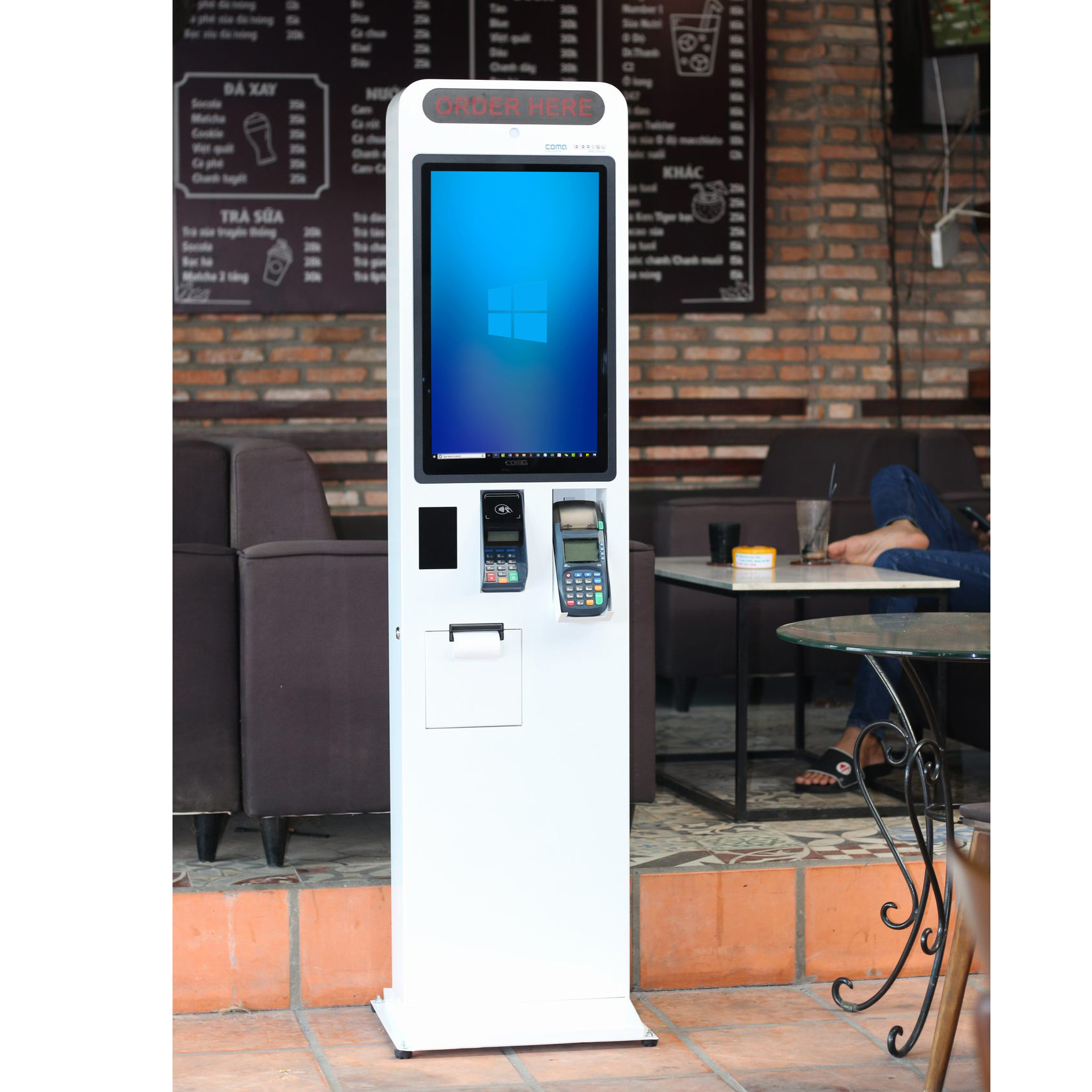 2. KIOSK Self service COMQ Q-KIOSK 22113 PMT P80 – ComQ