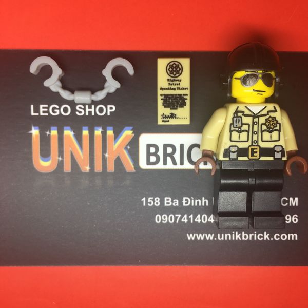 LEGO Traffic Cop (Series 2) – UNIK BRICK