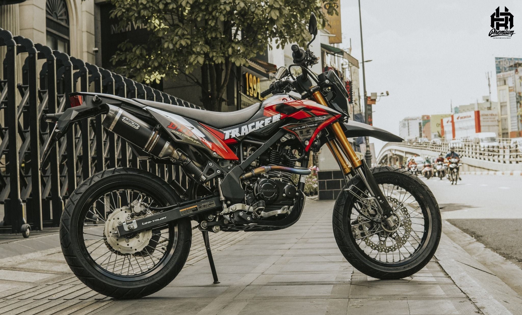 Kawasaki D Tracker 150 Dán tem trùm tông đỏ đen sắc nét – AK Premium