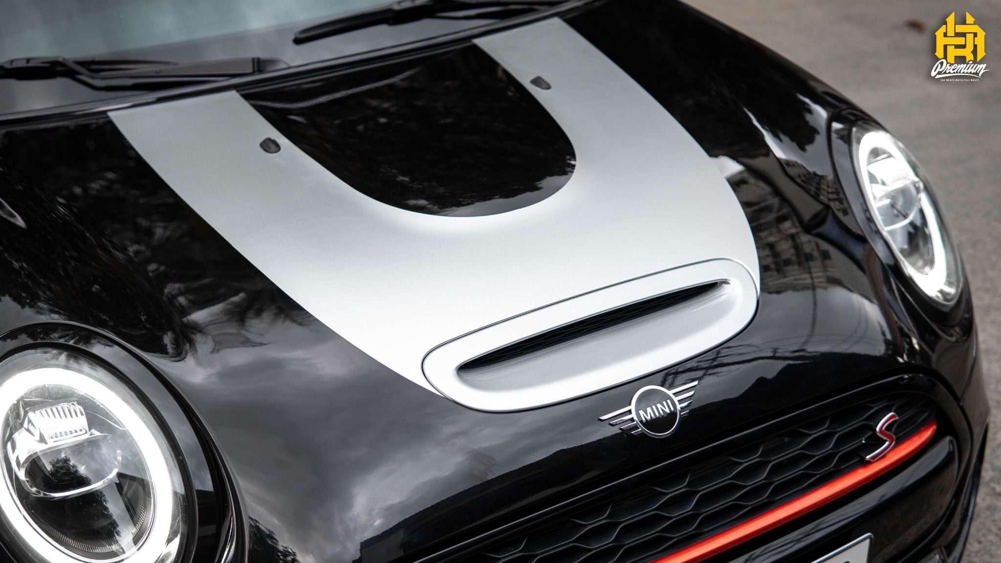 Mini Cooper màu đen dán decal viền bạc đẹp tại Tp. HCM – AK Premium