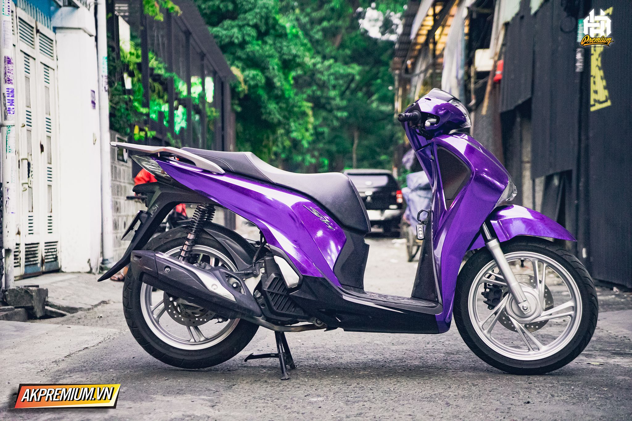 Honda SH150i Đẹp Dịu Dàng Trong Bộ Decal Tím Lịm – AK Premium