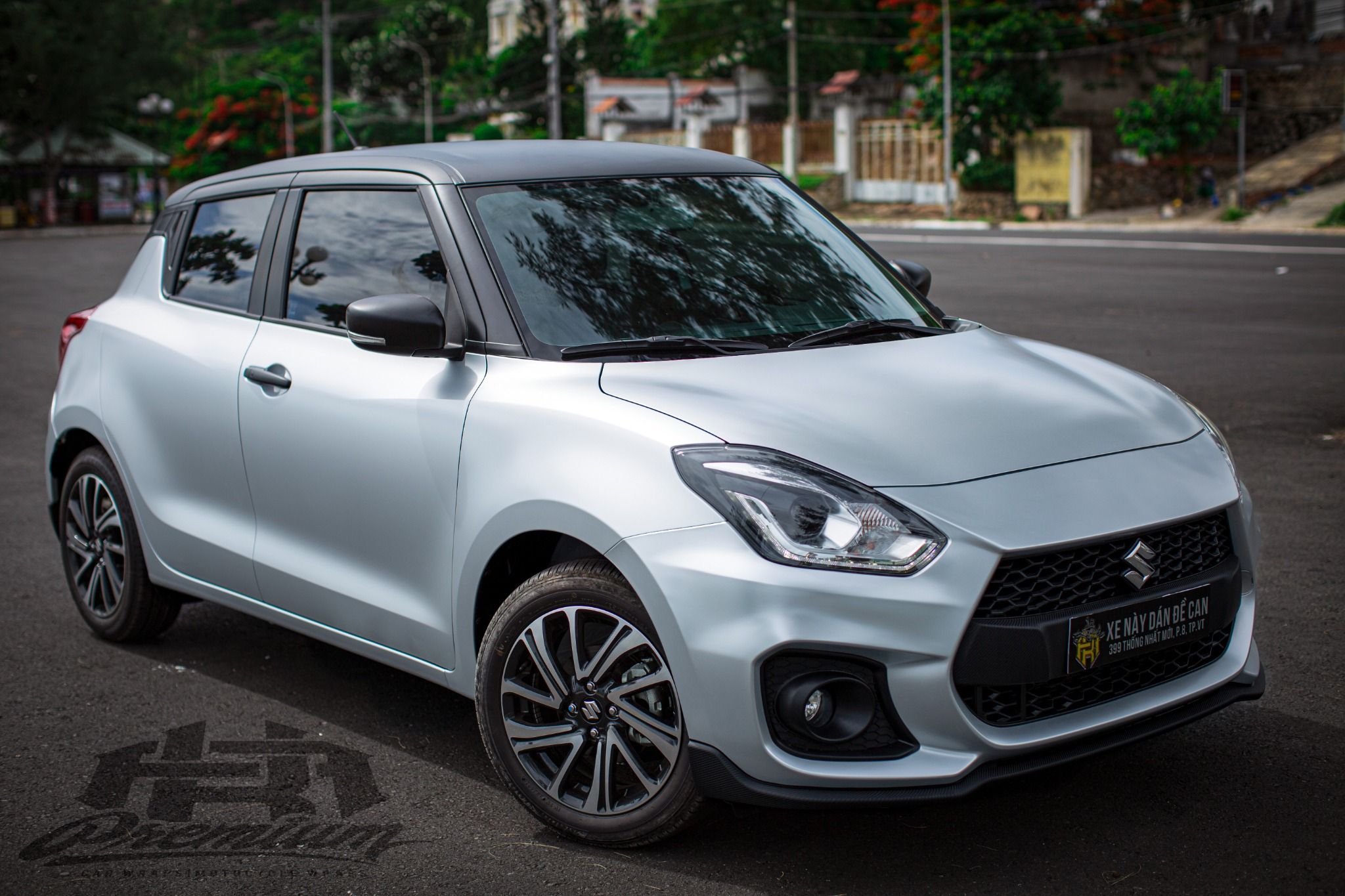 Suzuki Swift Wrap đổi màu bạc mờ và wrap nóc đen cứng cáp – AK Premium