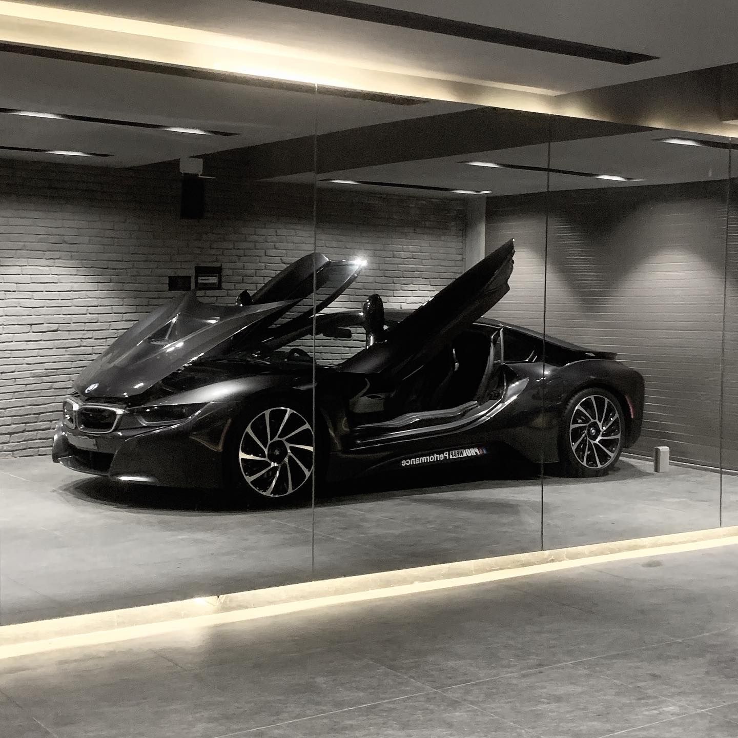 Tem xe BMW i8 - Wrap đổi màu vàng Derek đẹp không tì vết – AK Premium