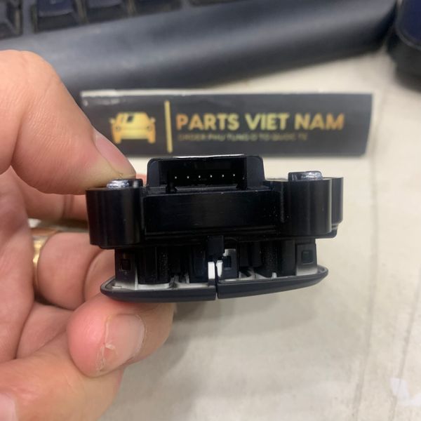 Phím bấm trên vô lăng Mercedes GLA CLA GLS GLE A0999050600 A0999050700 ...