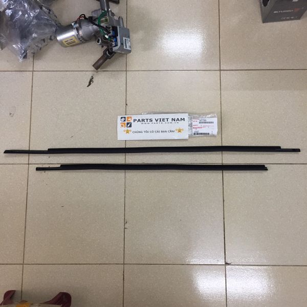 NẸP CHÂN KÍNH CỬA TRƯỚC TOYOTA SIENNA ĐỜI 2011 68210-08020, 68210-0802 ...