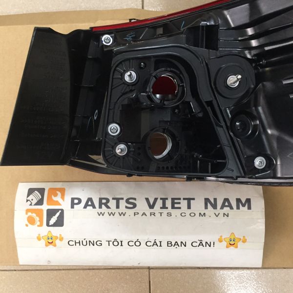 ĐÈN HẬU NGOÀI BÊN LÁI TOYOTA VIOS E ĐỜI 2020 81561-0DA50, 815610DA50 ...