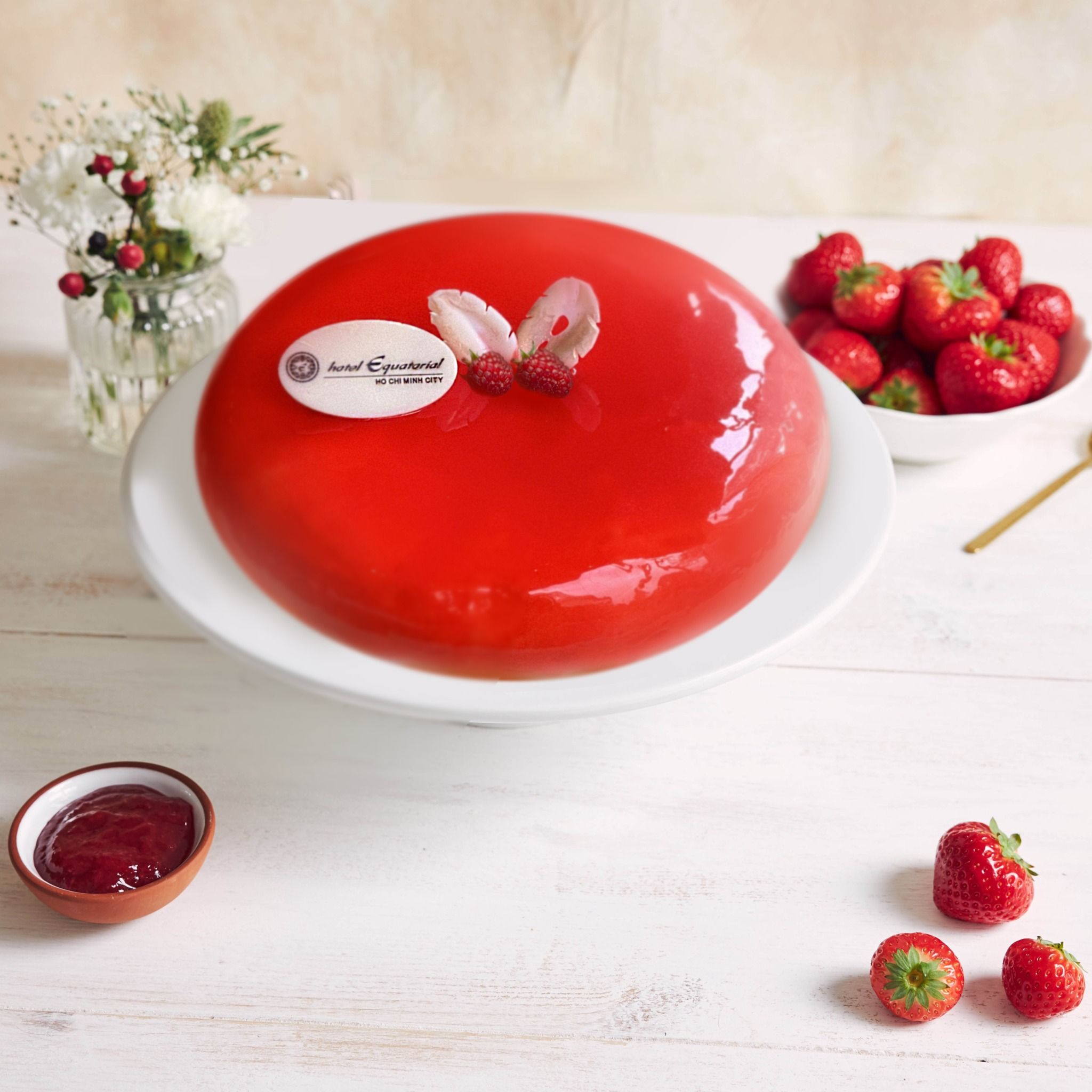 Bánh White Choco Mousse Berry - 1 kg – Khách Sạn Equatorial TP. Hồ Chí Minh