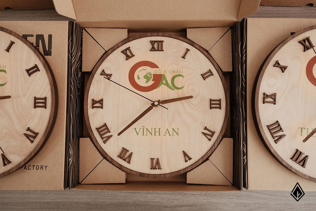 Đồng hồ treo tường thuần gỗ Maple | In logo theo yêu cầu – NAU FACTORY