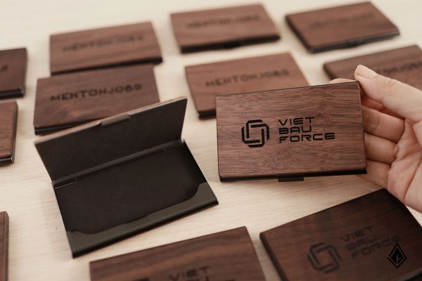 Hộp name card gỗ Walnut | Khắc logo theo yêu cầu – NAU FACTORY