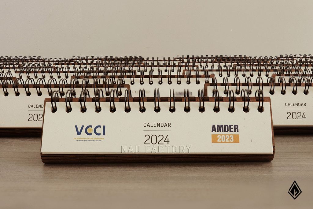 Lịch gỗ Minimalism form ngang - In logo doanh nghiệp – NAU FACTORY