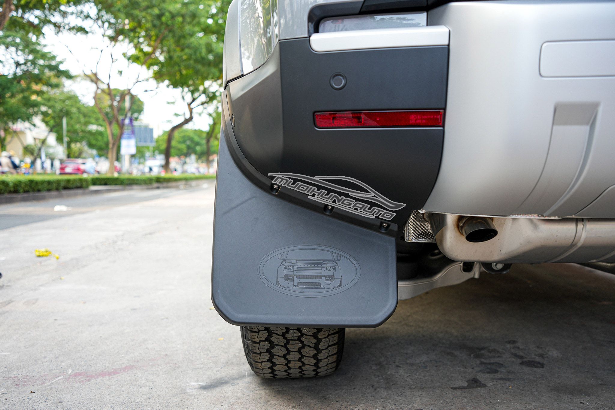 Bộ Chắn Bùn Cho Xe Land Rover Defender Cao Cấp Tại TPHCM - Mười Hùng Auto