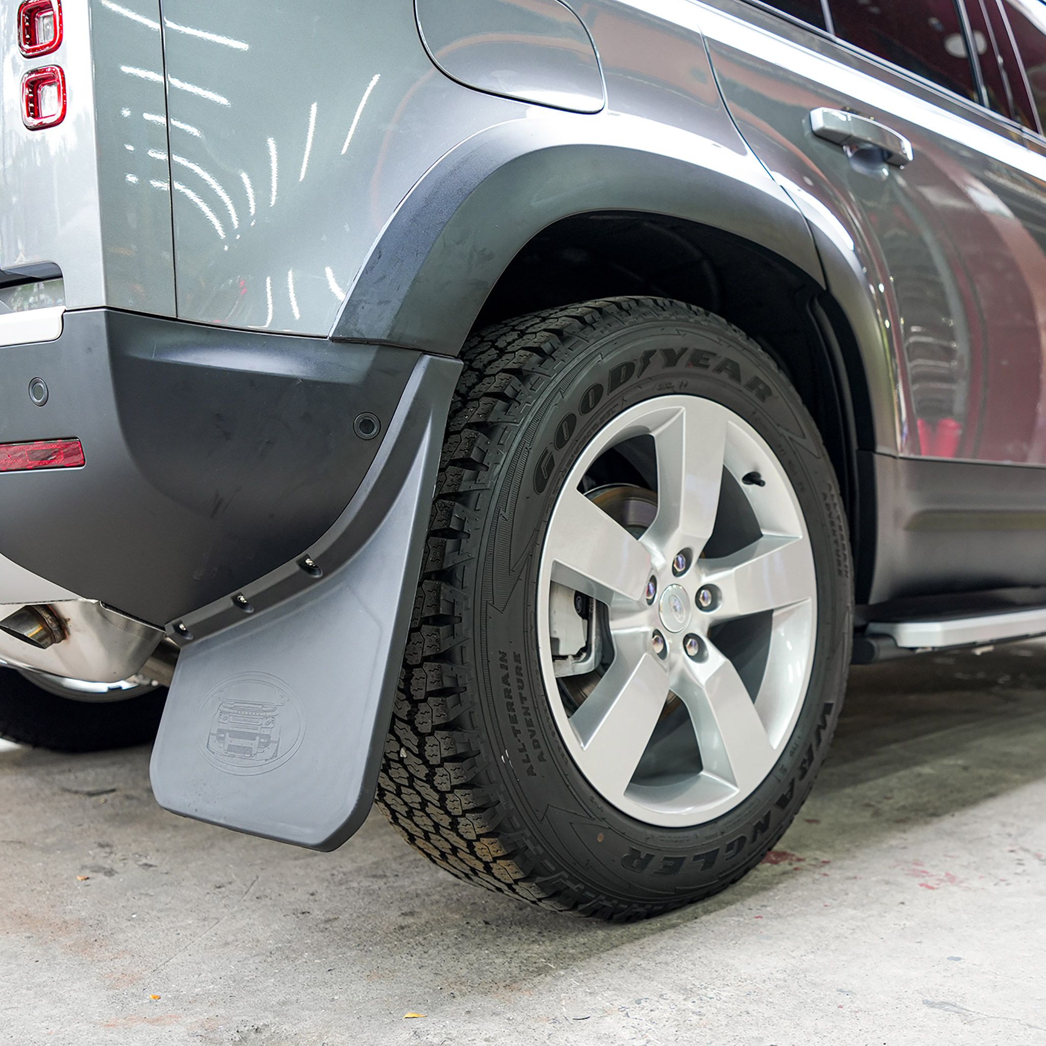 Bộ Chắn Bùn Cho Xe Land Rover Defender Cao Cấp Tại TPHCM - Mười Hùng Auto