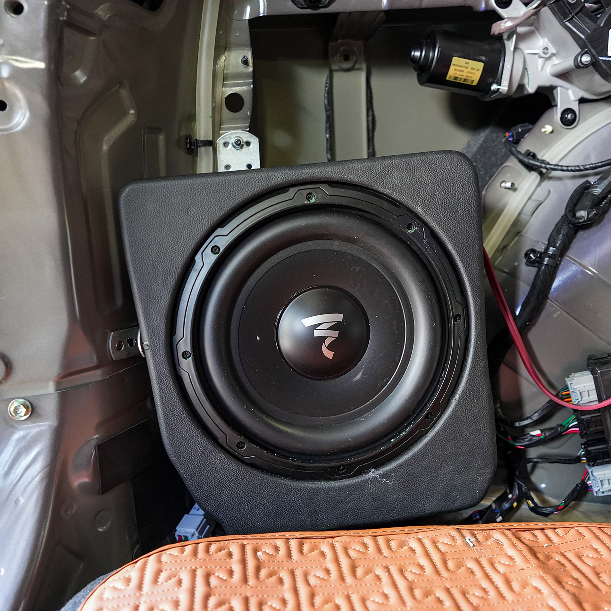 Combo Loa Sub Focal 10 Slim Và Ampli Alpine S-A60M Cho Xe Kia Carnival ...