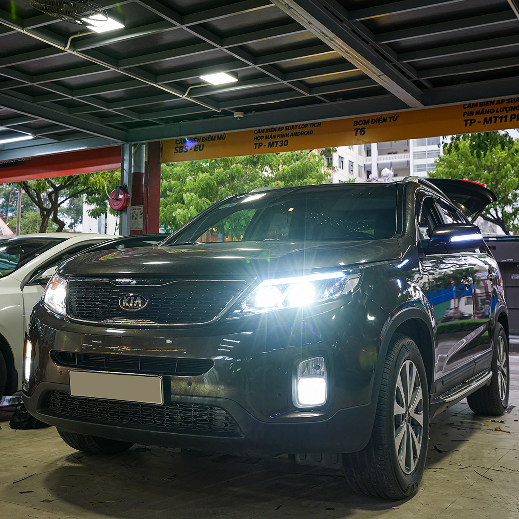 Độ Đèn Bi LED Laser Osram Tăng Sáng Cho Xe Kia Sorento - Mười Hùng Auto