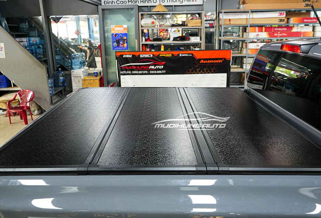 Gắn Nắp Thùng Gập Ba Tấm Cao Cấp Cho Xe Ford Ranger Raptor - Mười Hùng Auto