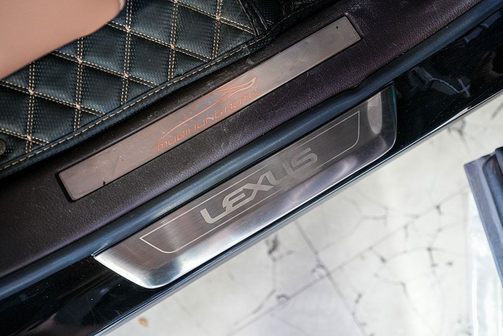 Lắp Nẹp Bước Chân Cho Xe Lexus RX350 2018 - Mười Hùng Auto