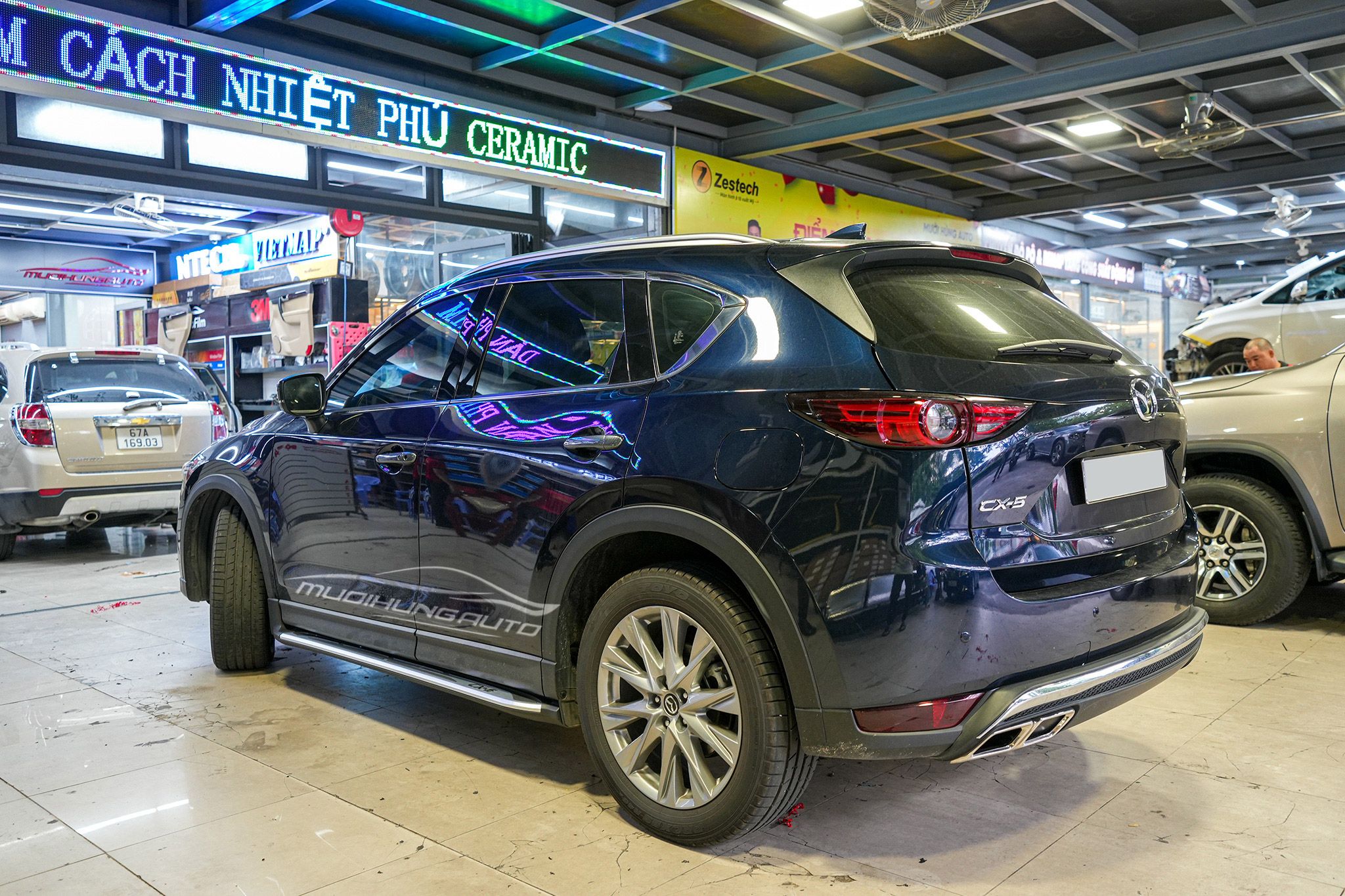 Lắp Bệ Bước Chân Mẫu Mobis Cho Xe Mazda CX5 2019 - Mười Hùng Auto