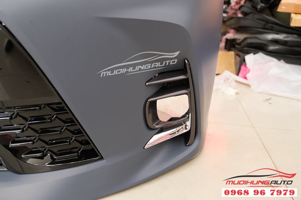 Lên Cản Trước Và Đèn Pha Nguyên Bộ Toyota Sienna 2010 Zin Theo Xe ...