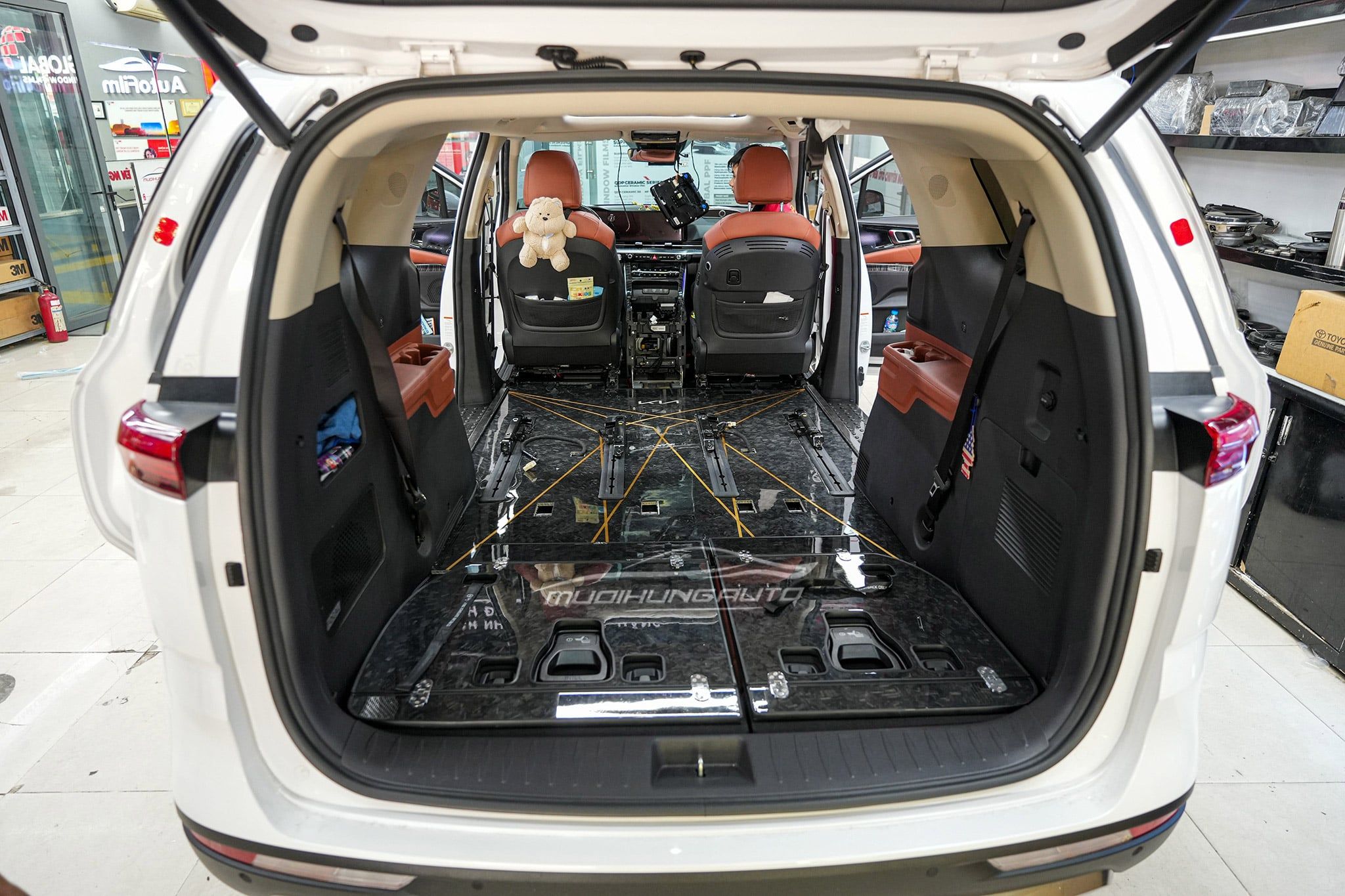 Lót Sàn Nhựa Vân Đá Có Logo Kia Cho Xe Kia Carnival 2022 - Mười Hùng Auto