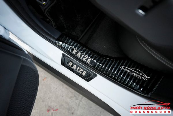Lắp Đặt Bộ Nẹp Bước Chân Chống Trầy Cho Xe Toyota Raize Uy Tín - Mười ...