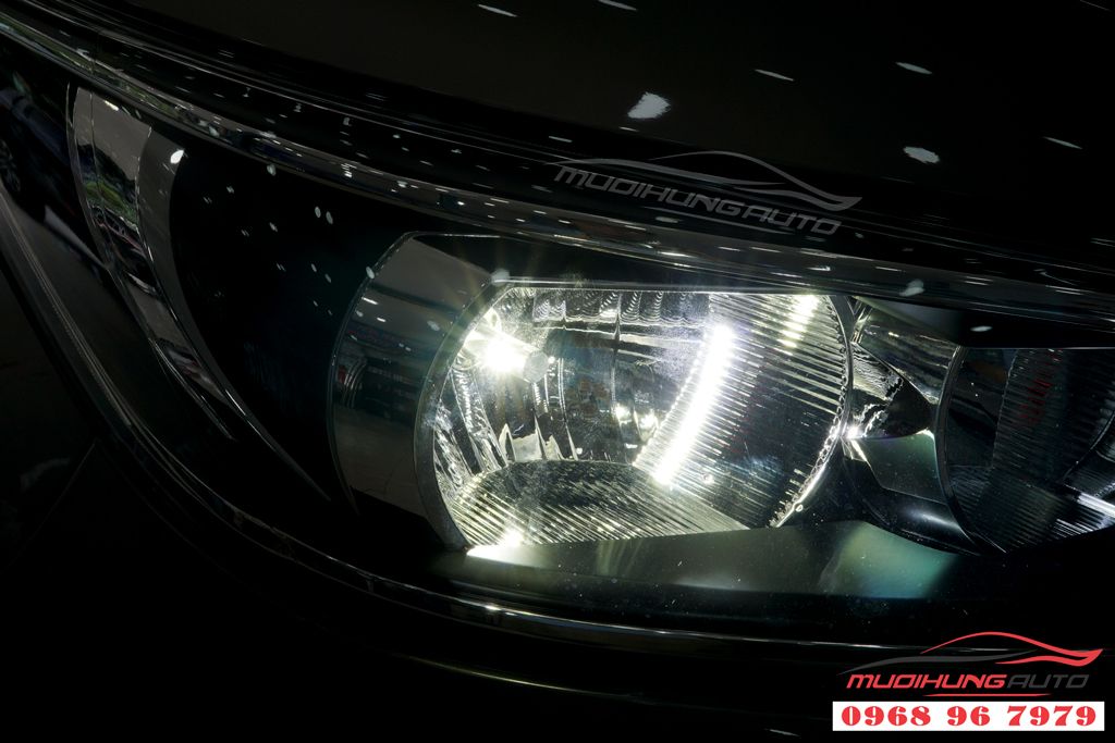 Thay Bóng LED Pha V9 Và Độ Bi Xenon Gầm Innova 2019 - Mười Hùng Auto