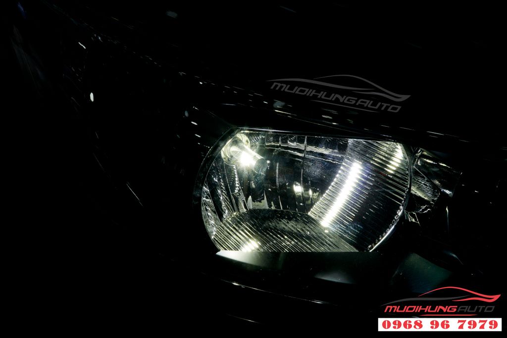 Thay Bóng LED Pha V9 Và Độ Bi Xenon Gầm Innova 2019 - Mười Hùng Auto