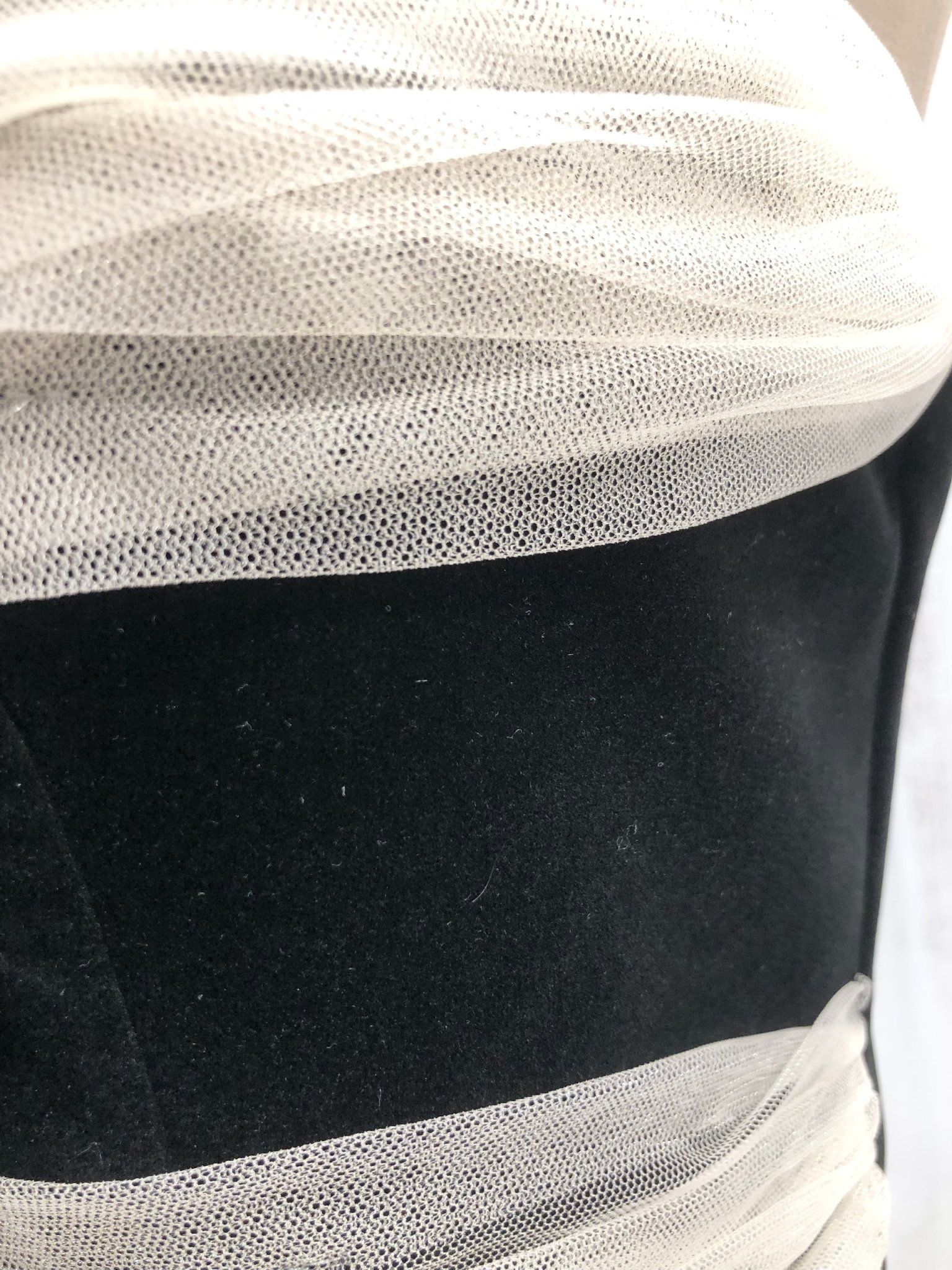 HD0665.1 ĐẦM ĐEN PHỐI LƯỚI – LaKing