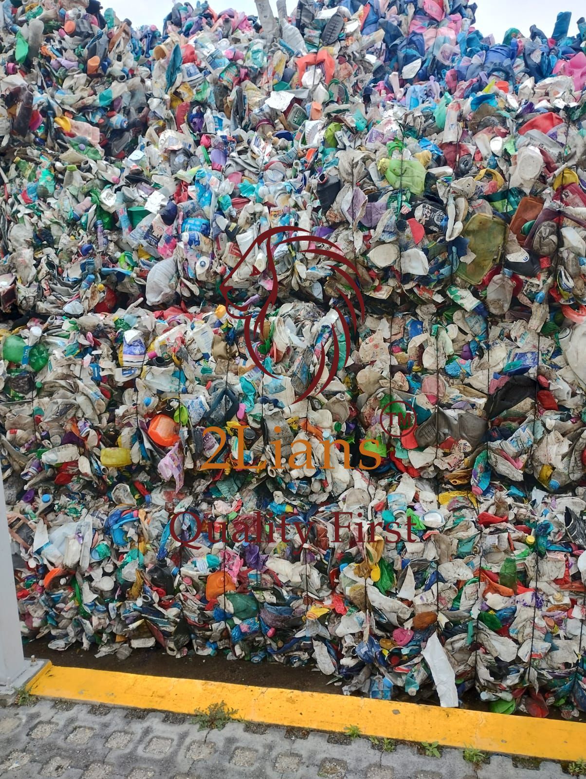 HDPE bottle on bales Mix colors – Quality First