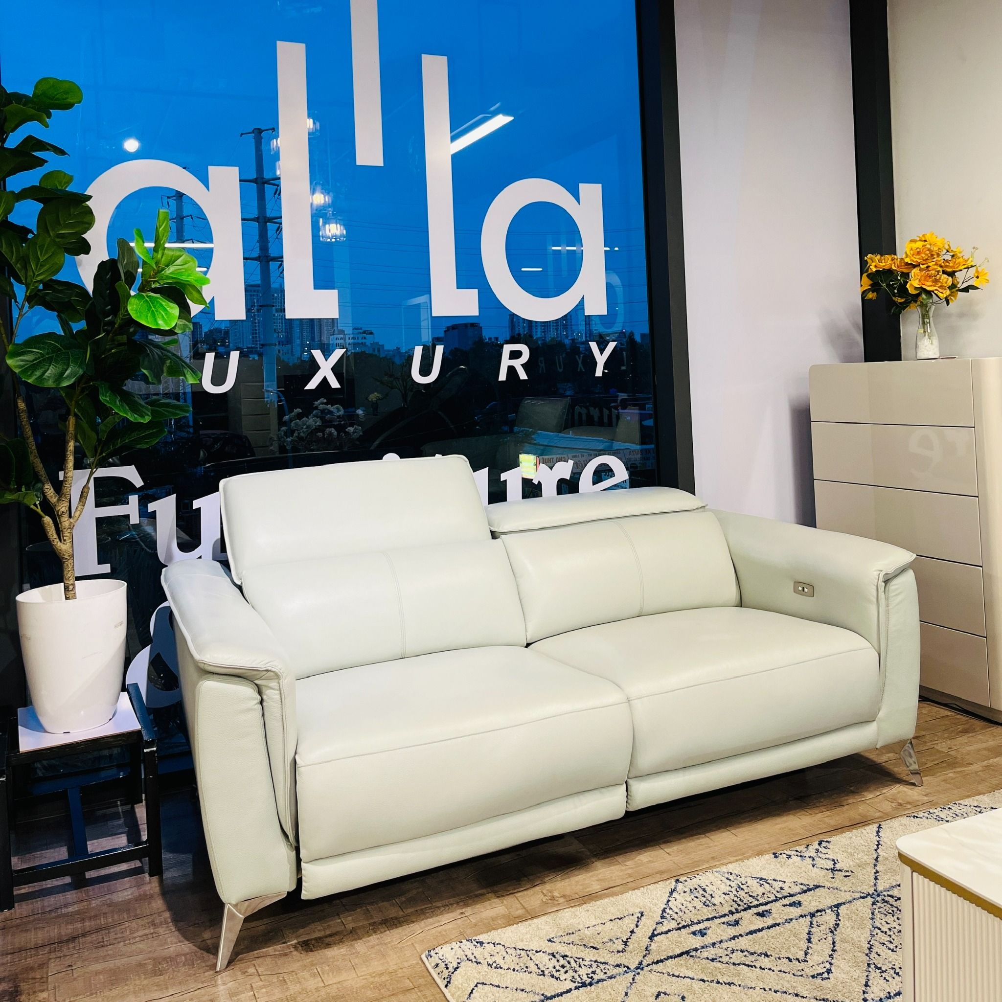 Sofa Băng 2 Da Bò Thư Giãn Chỉnh Điện Màu Kem Giảm Sâu Giảm Đậm – Alila ...