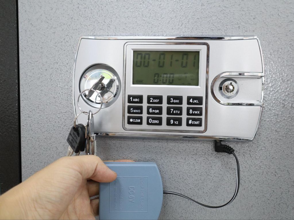 Hộp tiếp pin két sắt