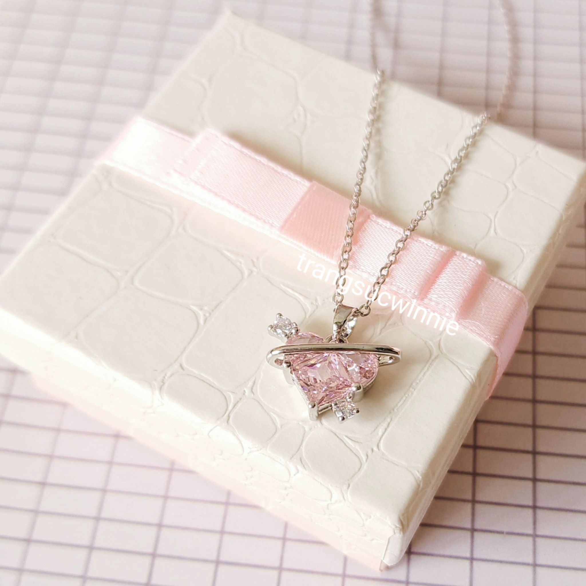 Dây chuyền Pink heart planet – Winnie Accessories