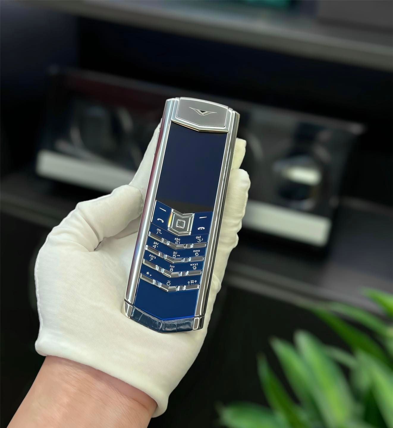 Vertu Signature S Navy Sapphire Keys – Luxury Phone & Accessories
