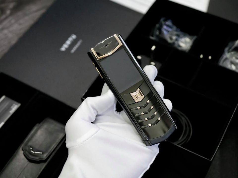VERTU SIGNATURE S RED GOLD ULTIMATE BLACK – Luxury Phone & Accessories