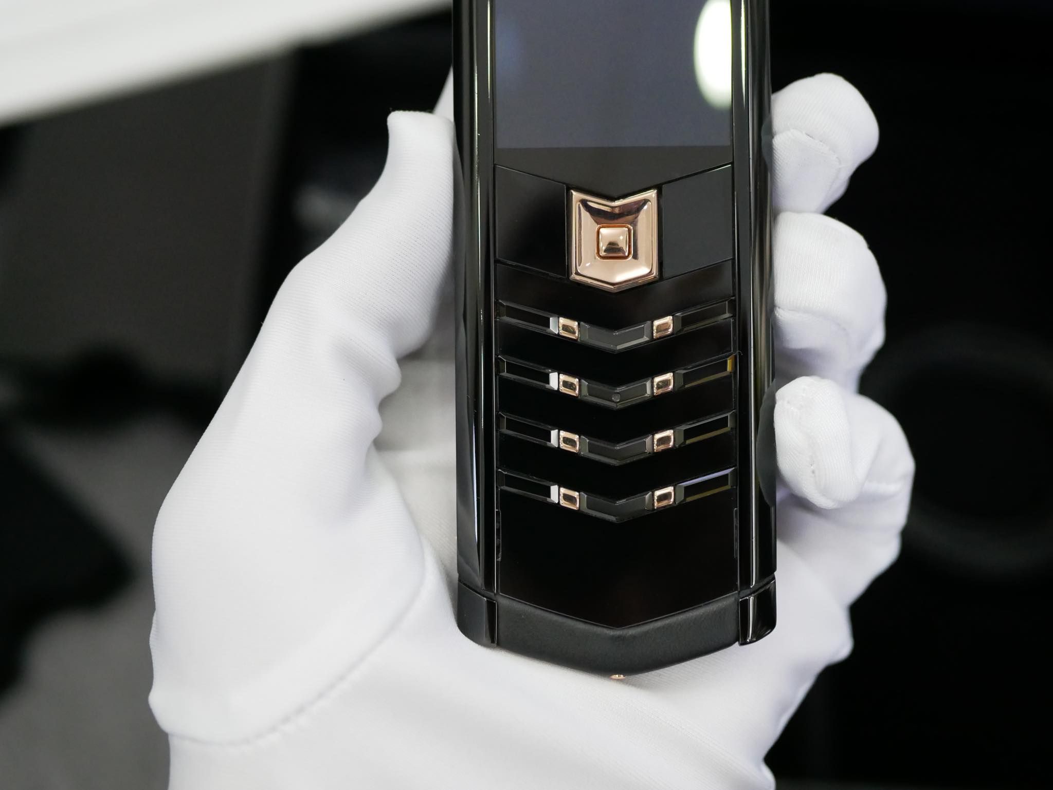 VERTU SIGNATURE S RED GOLD ULTIMATE BLACK – Luxury Phone & Accessories